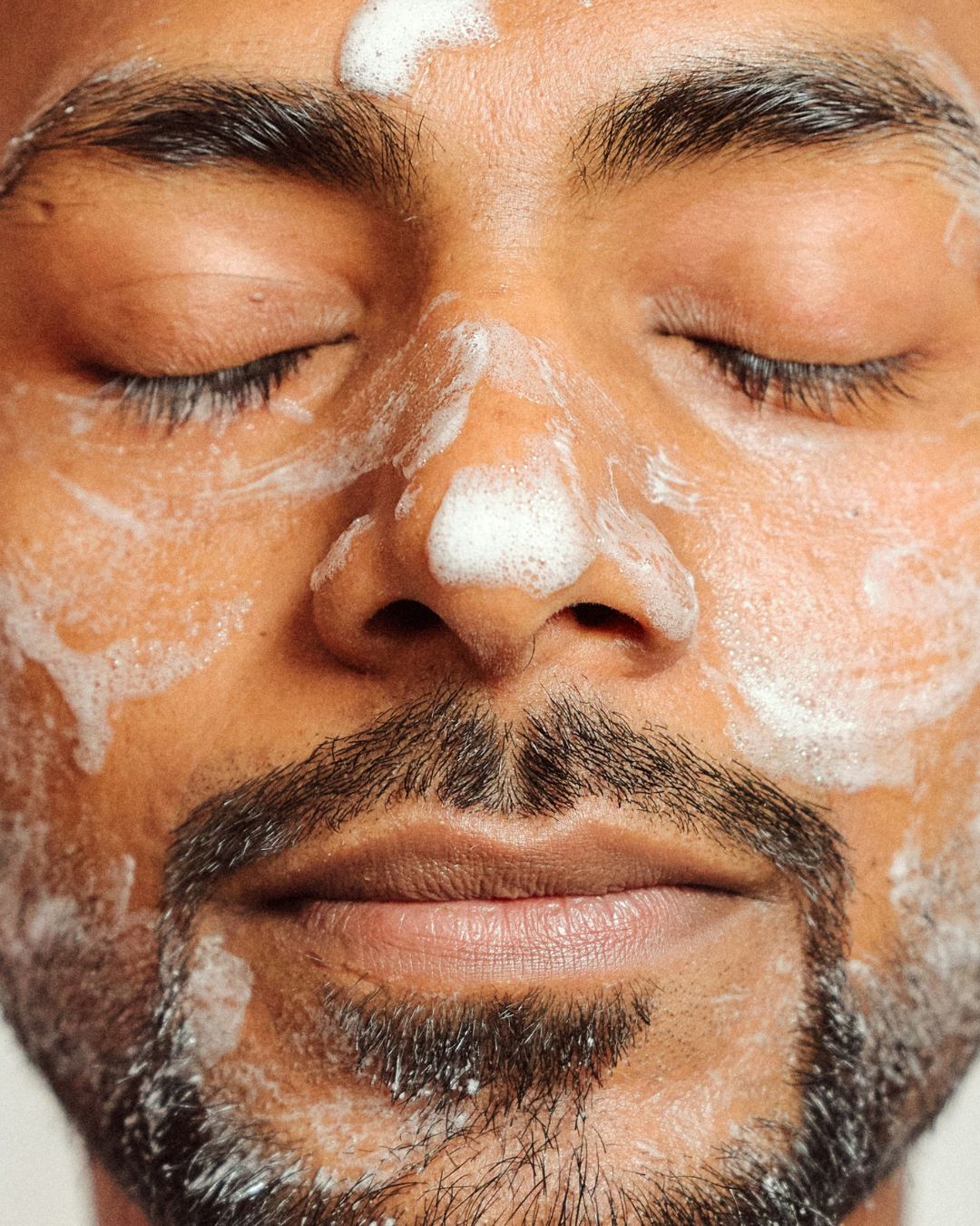 Clear & Calm: The Ultimate Beginner’s Guide to Oil-Free Skincare for S – Skynbio Skincare